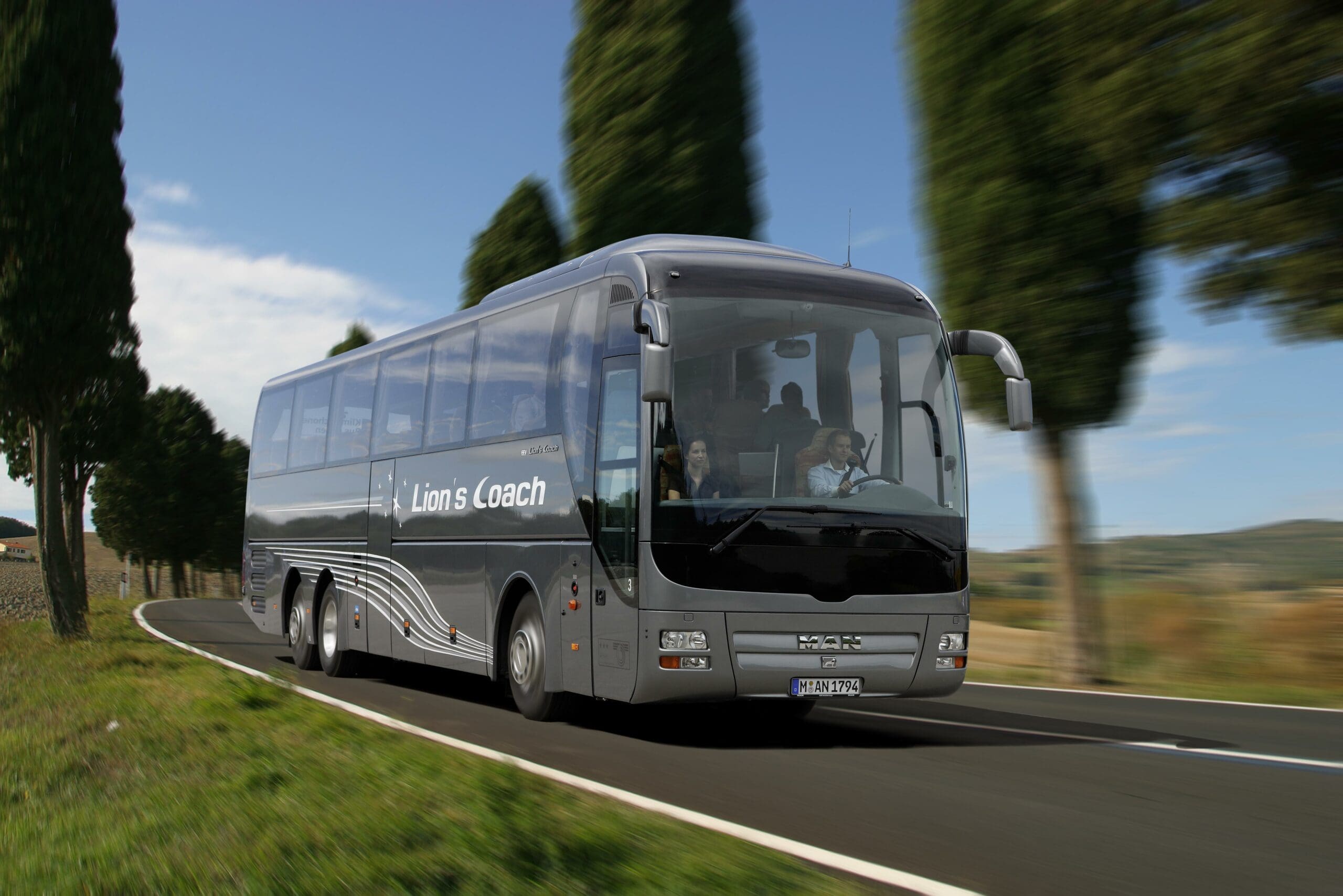 Un autobus qui roule au Caca !! - Cars de France